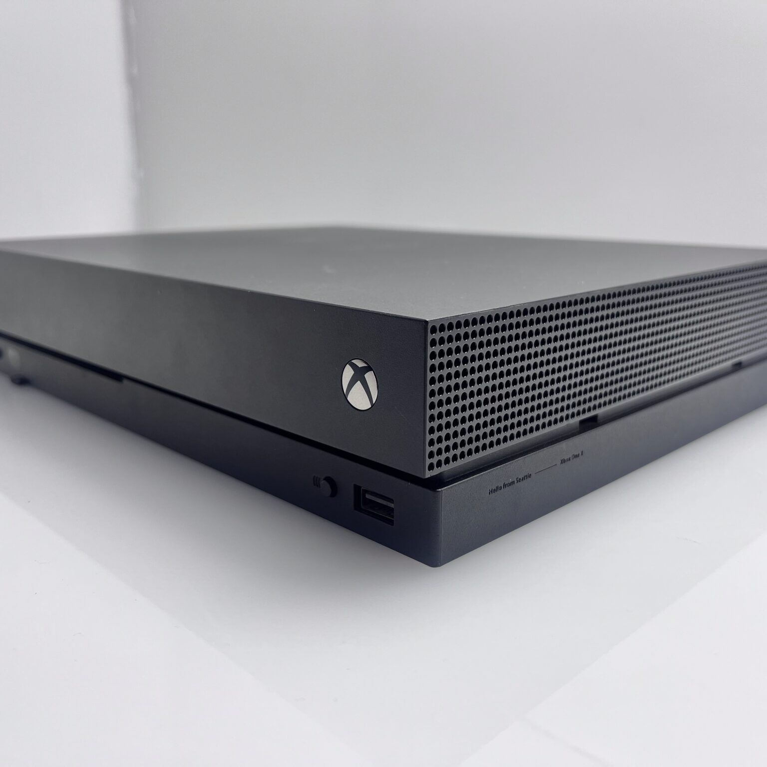 Xbox One X Black 1TB + 1 Controller + 1 Power Cable + 1 HDMI Cable (3 ...