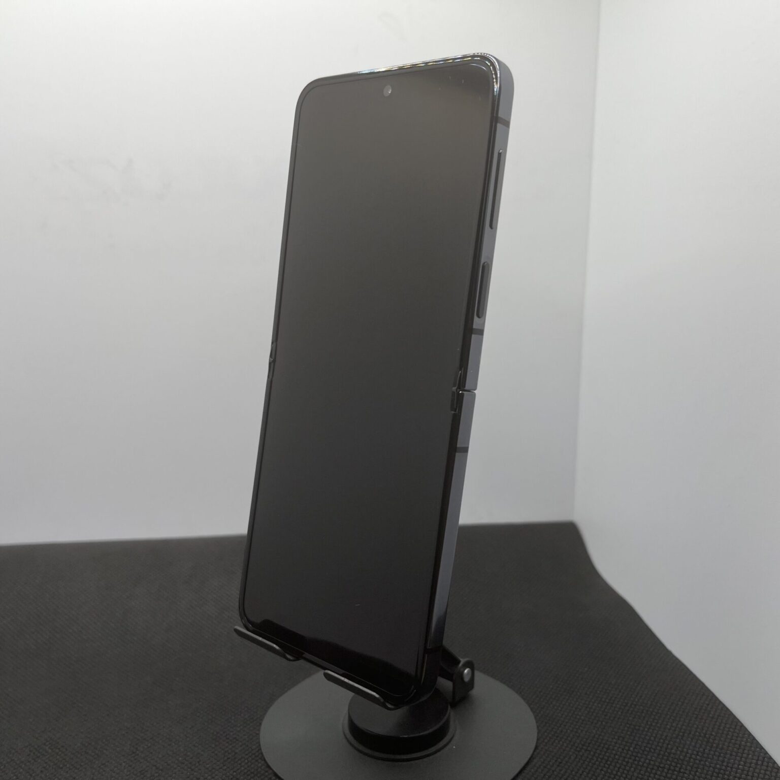 Samsung Galaxy Z Flip 5 512GB Graphite - (Grade B) | Epic Deals SA