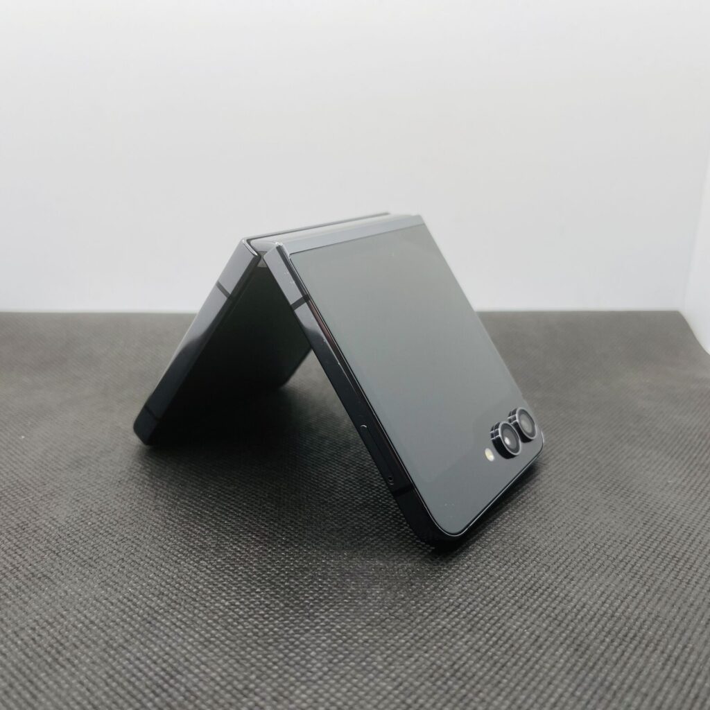 Buy Used Samsung Galaxy Z Flip 5 512GB Graphite - (Grade B) - Warranty ...