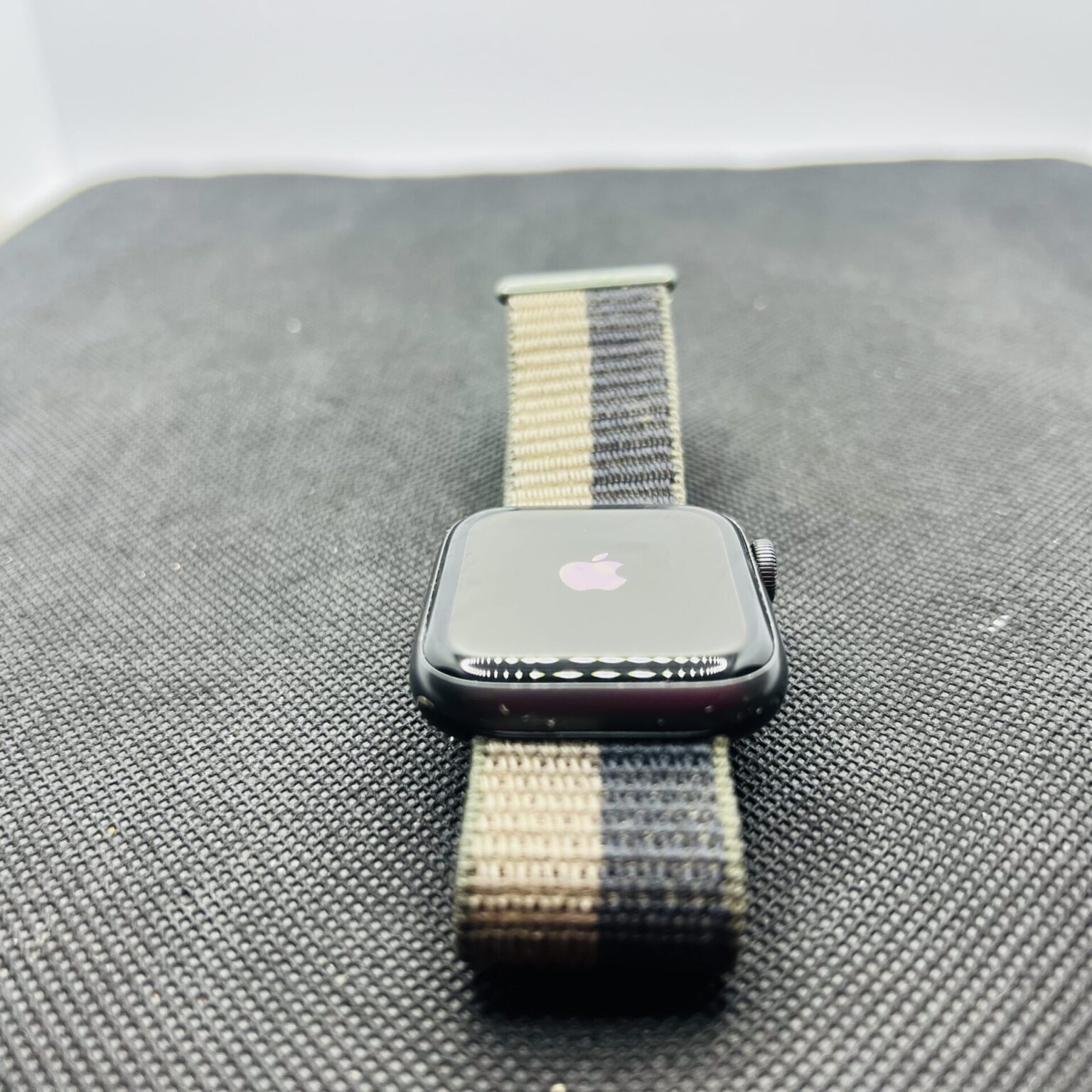 Apple Watch SE 1st Gen 44mm GPS Only Space Gray (Condition: Good ...