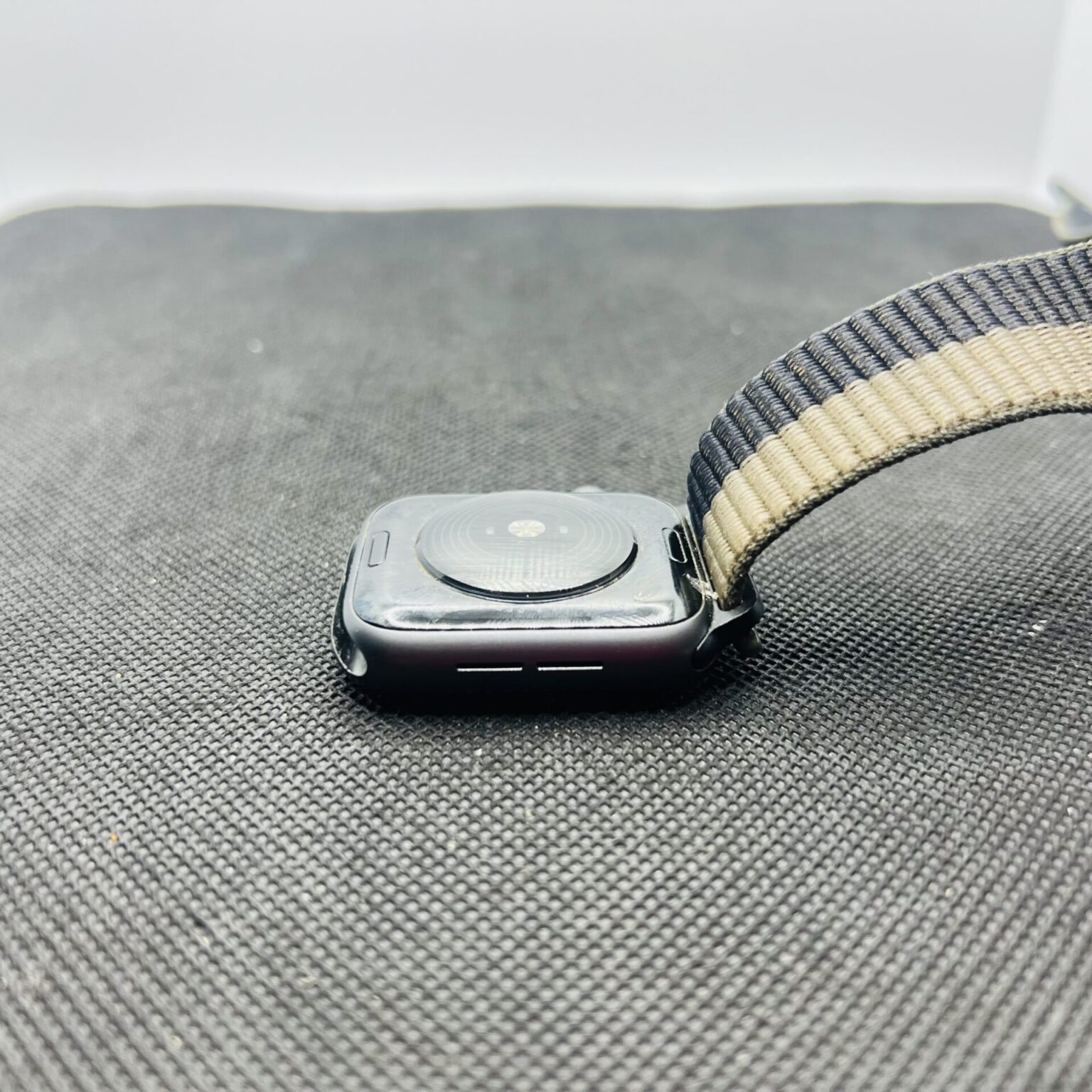 Apple Watch SE 1st Gen 44mm GPS Only Space Gray (Condition: Good ...