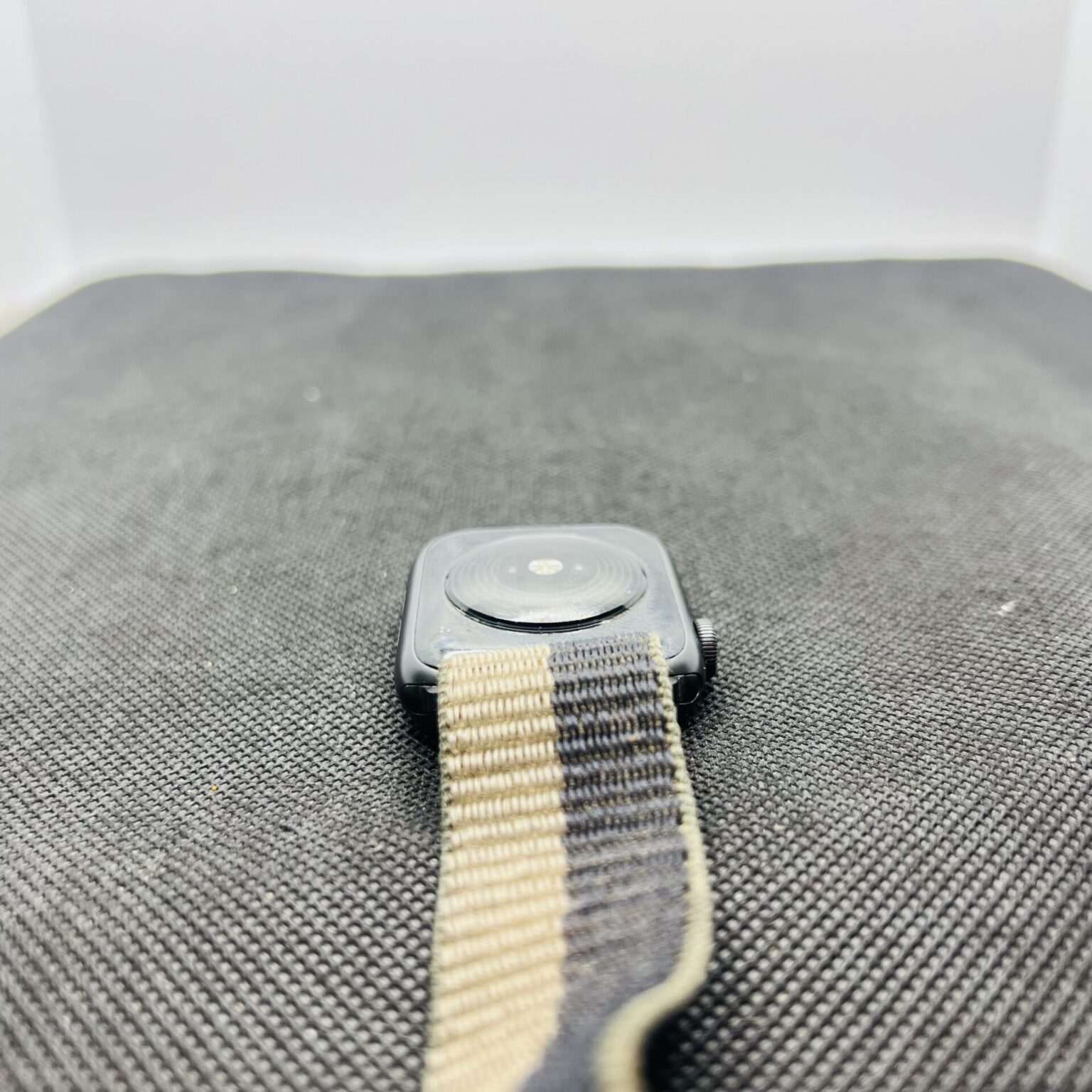 Apple Watch SE 1st Gen 44mm GPS Only Space Gray (Condition: Good ...